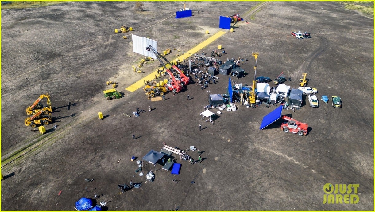 'Wicked' Set Photos Show Cynthia Erivo & Her Stunt Double Flying as ...