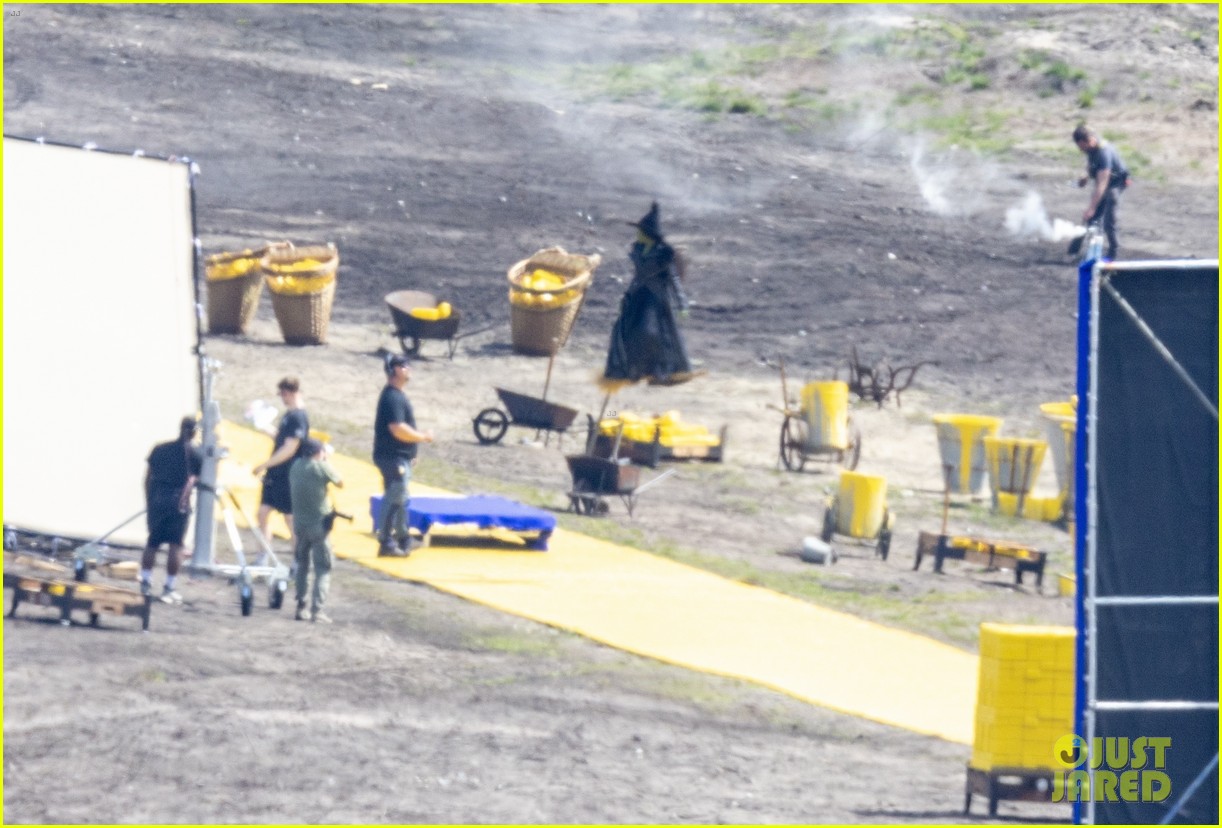 'Wicked' Set Photos Show Cynthia Erivo & Her Stunt Double Flying as ...