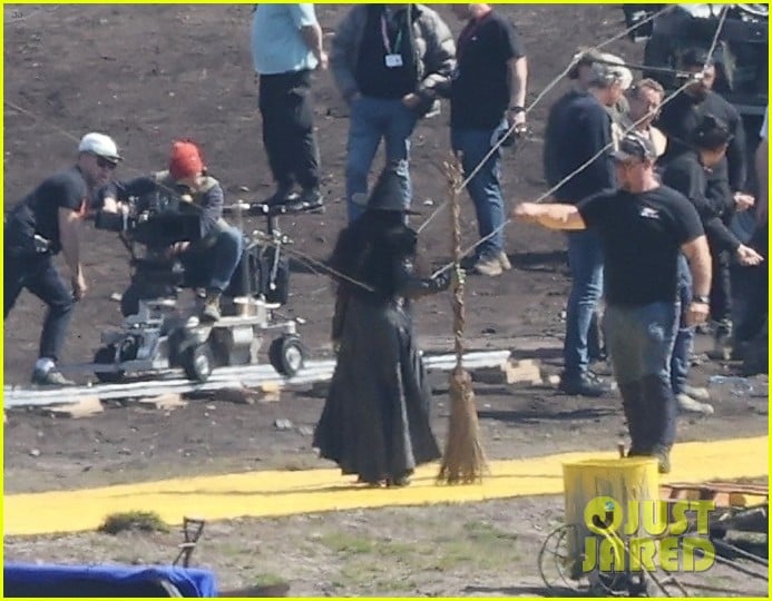 'Wicked' Set Photos Show Cynthia Erivo & Her Stunt Double Flying as ...