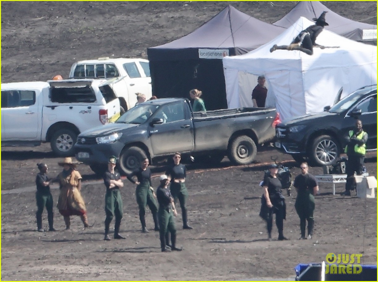 'Wicked' Set Photos Show Cynthia Erivo & Her Stunt Double Flying as ...