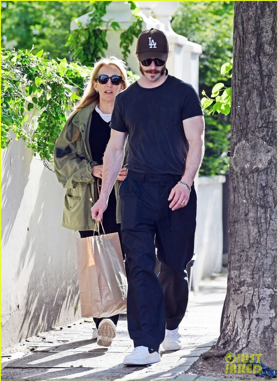 Aaron Taylor-Johnson Sports Handlebar Mustache & Beard Chops During Day ...