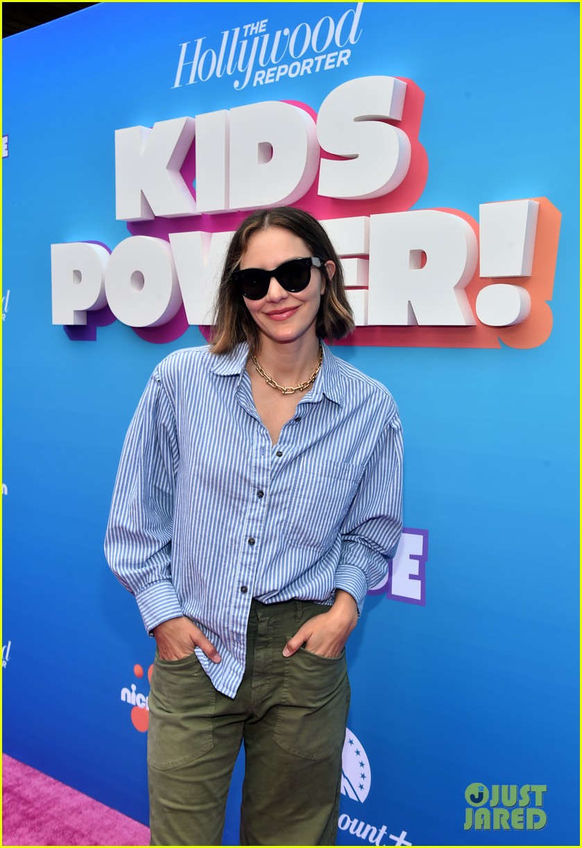 Malin Akerman & Husband Jack Donnelly Share Cute Red Carpet Moment with ...