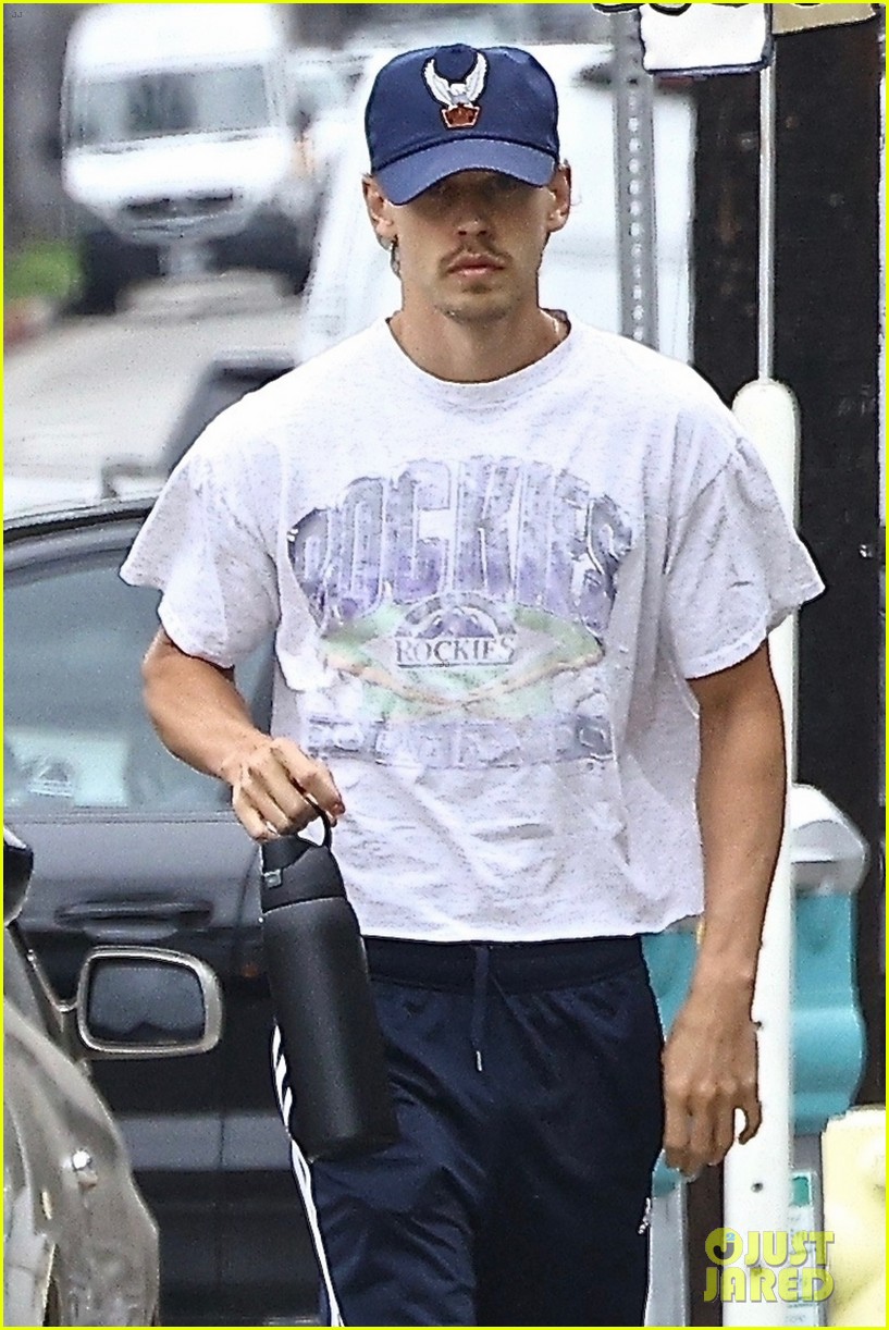 Austin Butler Wears a Colorado Rockies Shirt to Catch a Workout in Los ...