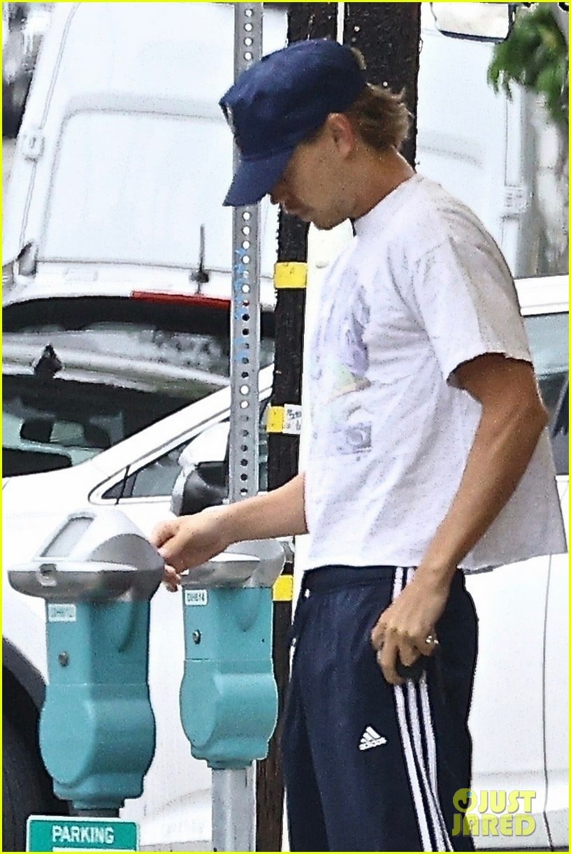 Austin Butler Wears a Colorado Rockies Shirt to Catch a Workout in Los ...