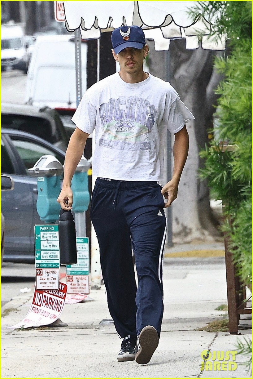 Austin Butler Wears a Colorado Rockies Shirt to Catch a Workout in Los ...
