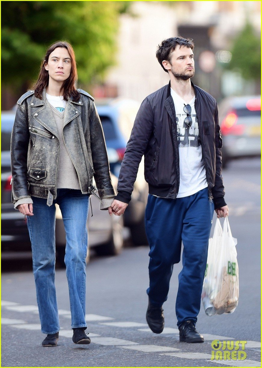 Alexa Chung & Boyfriend Tom Sturridge Hold Hands During Walk Around ...