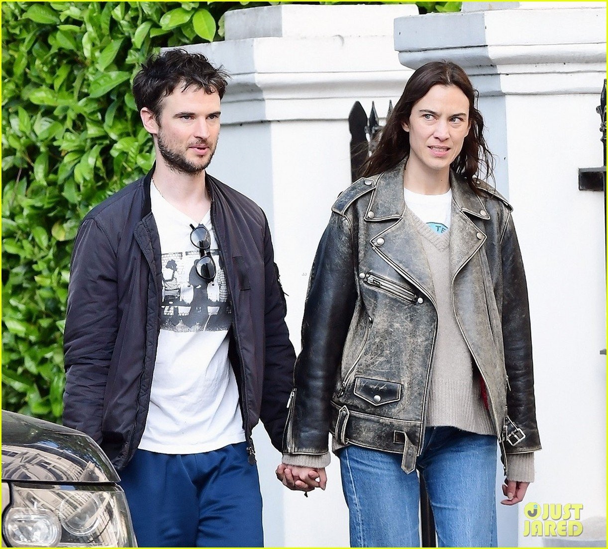 Alexa Chung & Boyfriend Tom Sturridge Hold Hands During Walk Around London: Photo 4944772 ...