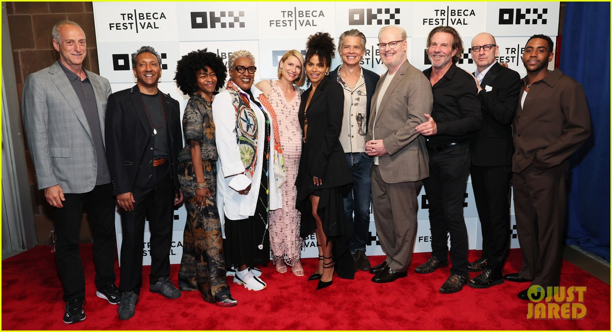 Pregnant Claire Danes Shows Off Her Baby Bump at 'Full Circle' Tribeca ...