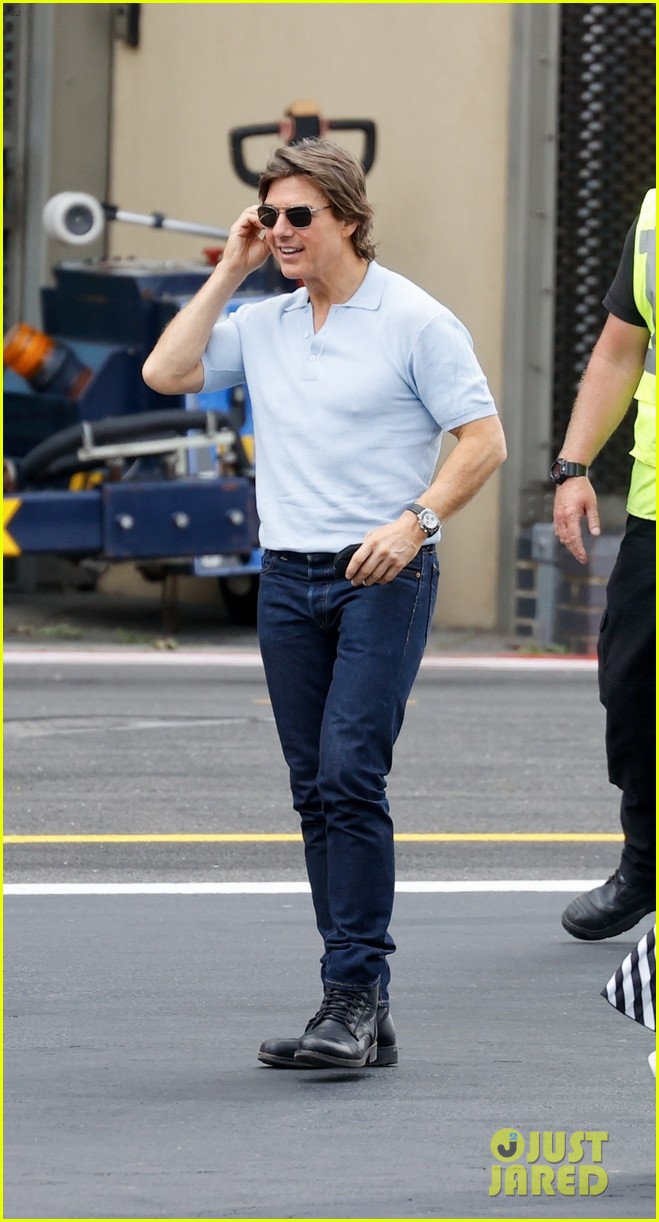 Tom Cruise Leaves London Via Helicopter After 'Mission: Impossible ...