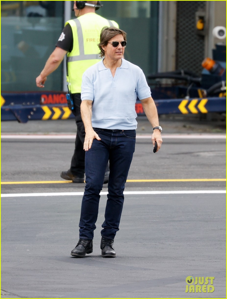 Tom Cruise Leaves London Via Helicopter After 'Mission: Impossible ...