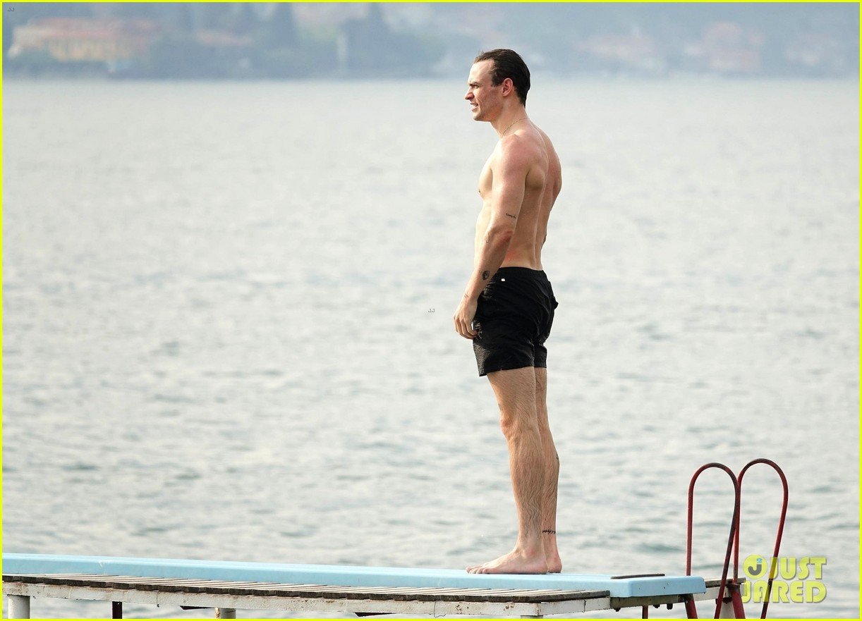 Thomas Doherty Goes Shirtless While Enjoying a Lake Como Vacation ...