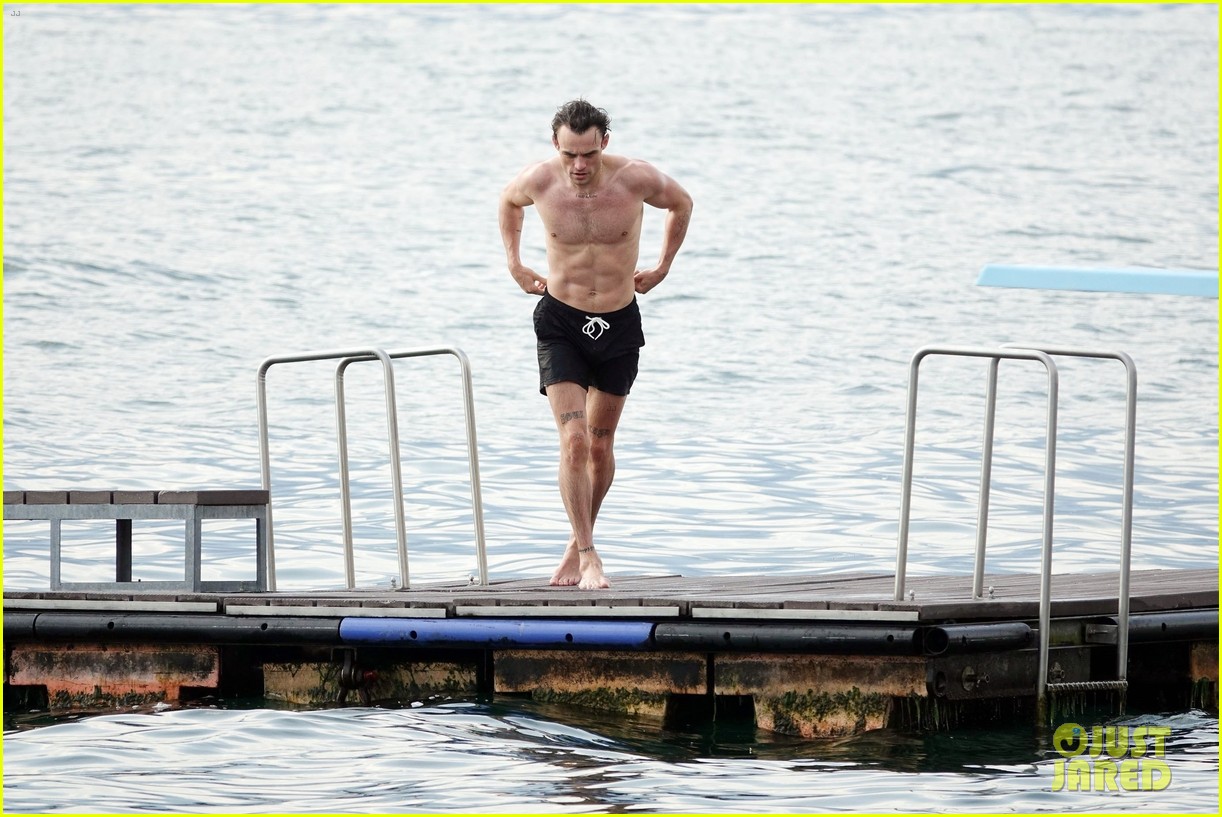 Thomas Doherty Goes Shirtless While Enjoying a Lake Como Vacation ...