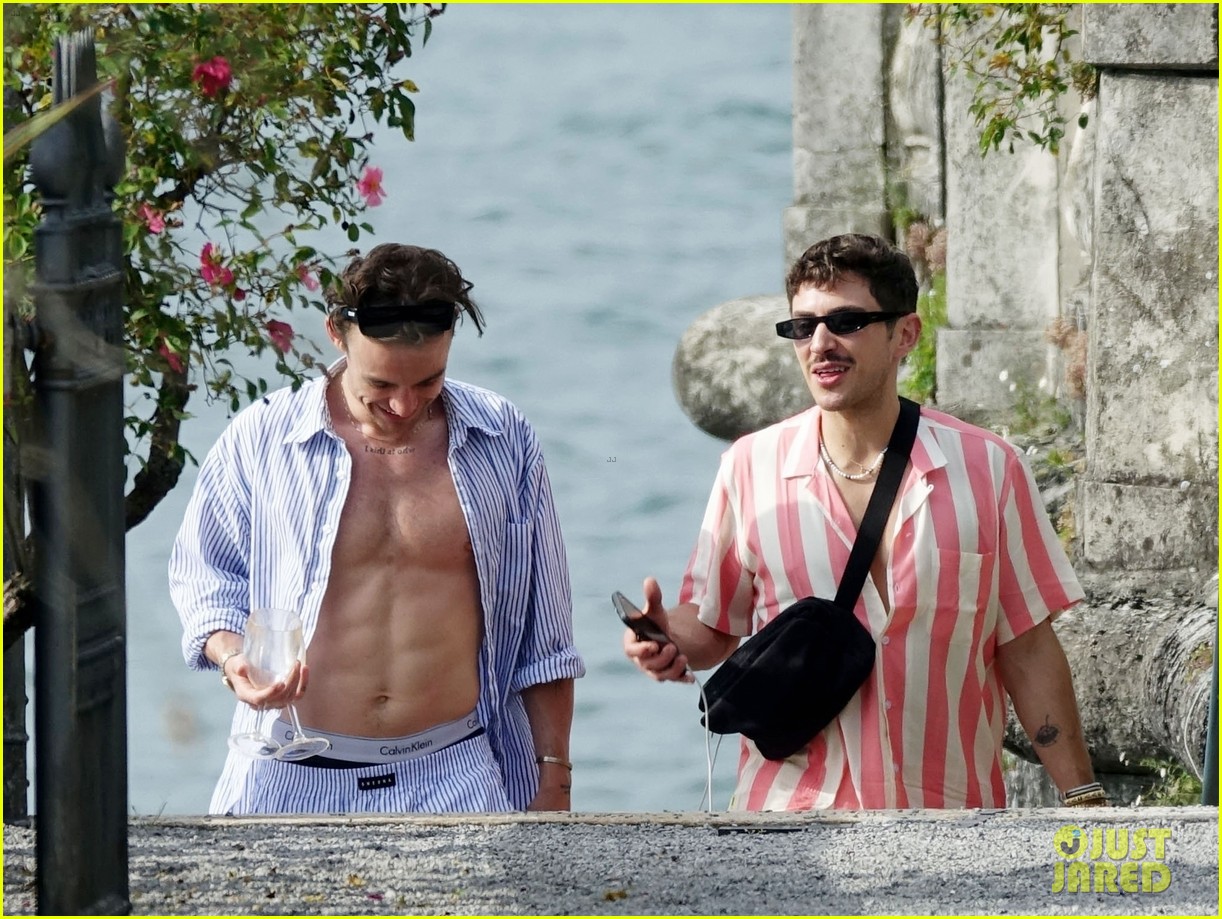 Thomas Doherty Goes Shirtless While Enjoying a Lake Como Vacation ...