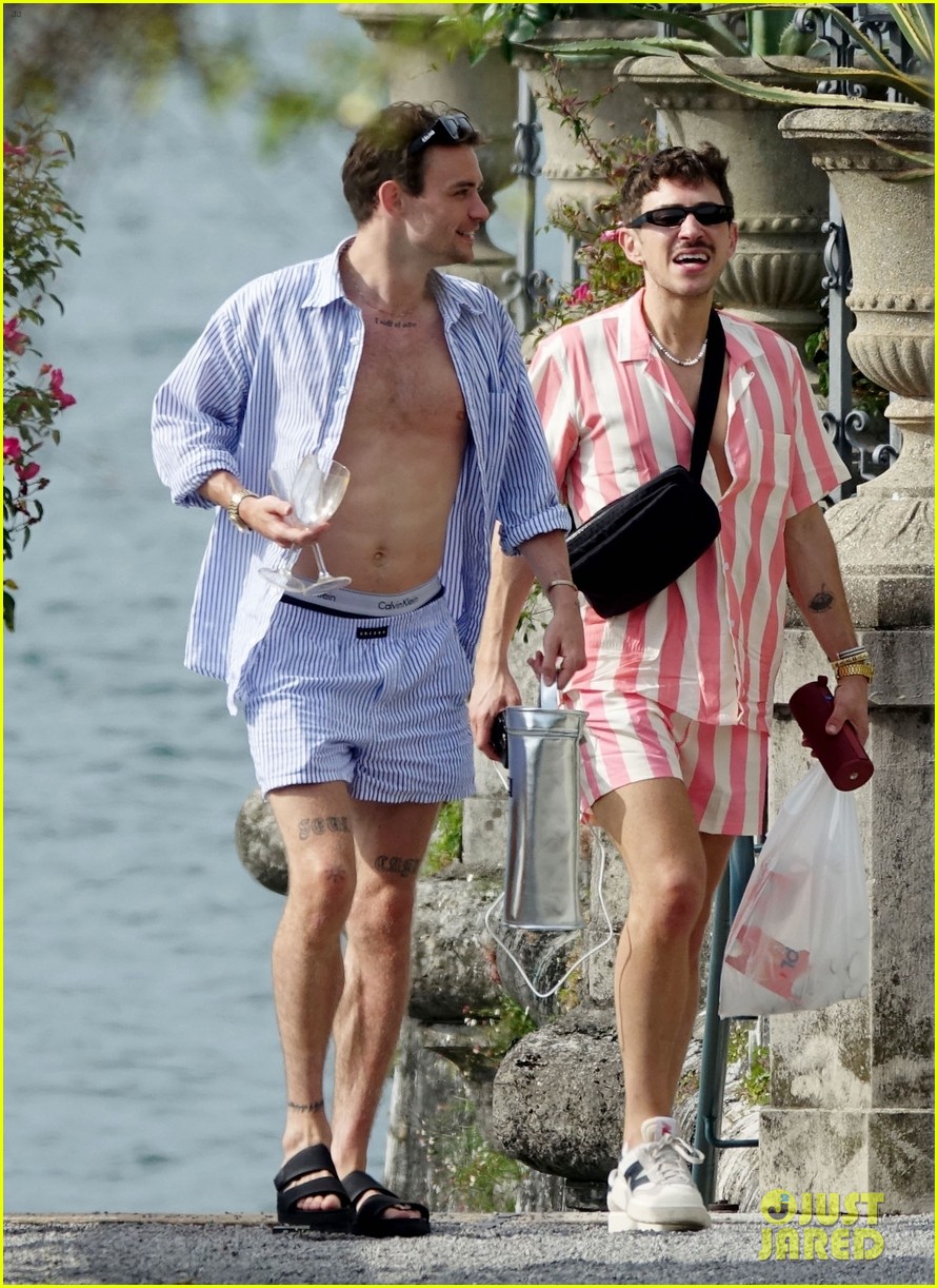 Thomas Doherty Goes Shirtless While Enjoying a Lake Como Vacation ...