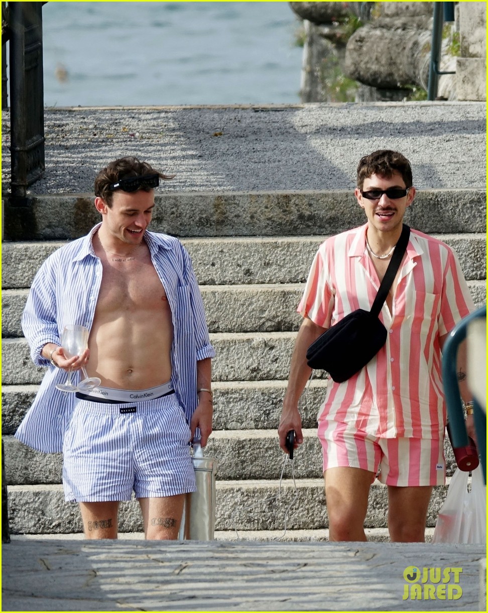 Thomas Doherty Goes Shirtless While Enjoying a Lake Como Vacation ...