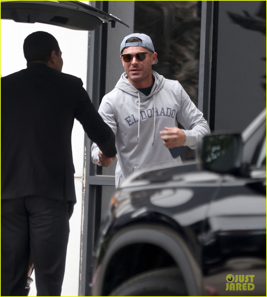 Zac Efron Spotted Arriving at Private L.A. Airport in Rare New Photos ...