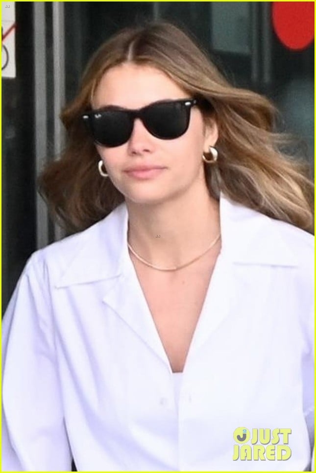 Gerard Pique Holds Hands with Girlfriend Clara Chia Marti After Leaving ...