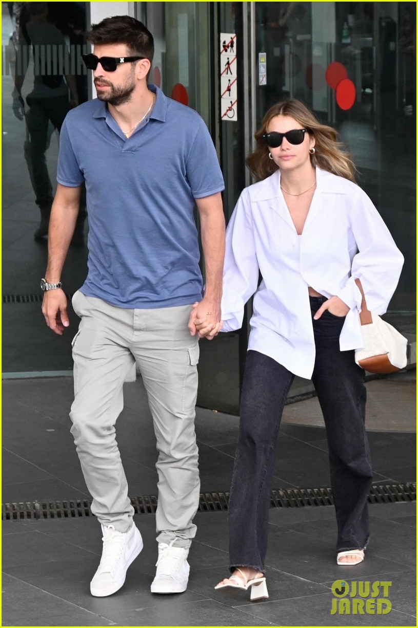 Gerard Pique Holds Hands with Girlfriend Clara Chia Marti After Leaving ...