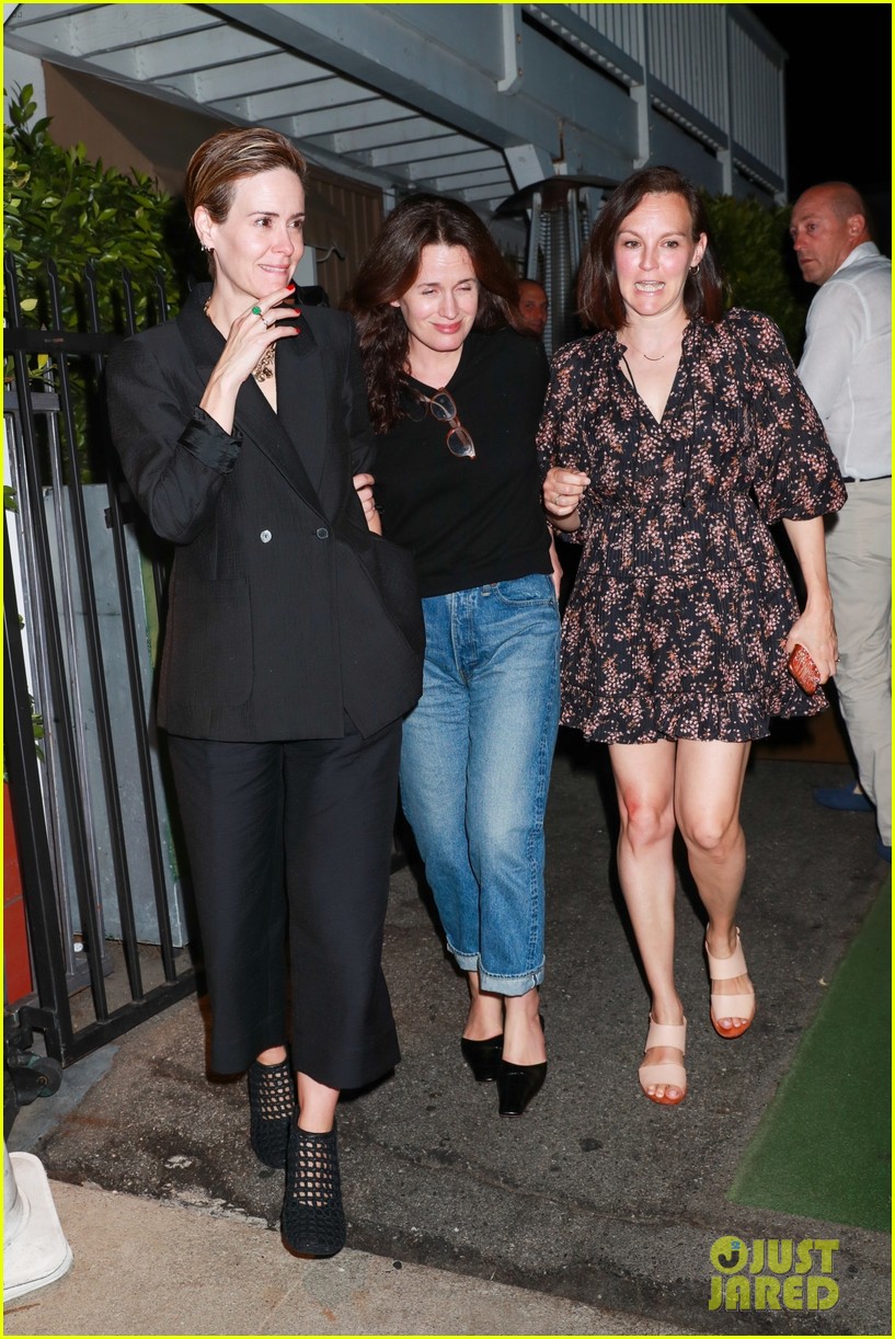 BFFs Sarah Paulson, Amanda Peet, Elizabeth Reaser & Carla Gallo are On ...