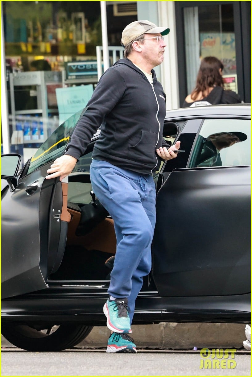 Jon Hamm Steps Out in Sweatpants for Casual Outing in L.A.: Photo ...