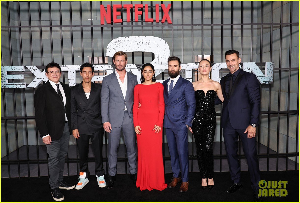 Chris Hemsworth Gets Support From Brothers Liam & Luke at 'Extraction 2 ...