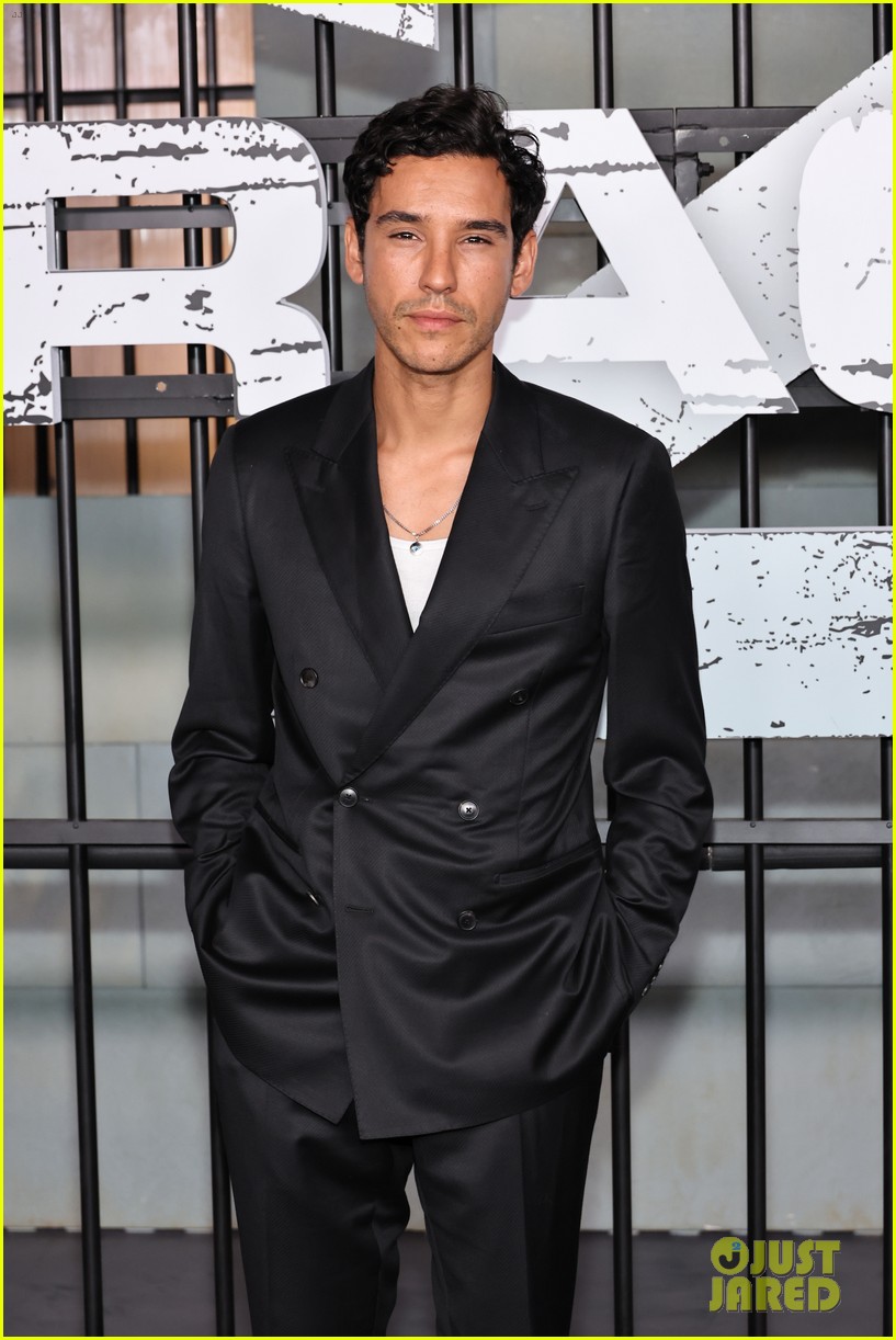 Chris Hemsworth Gets Support From Brothers Liam & Luke at 'Extraction 2 ...