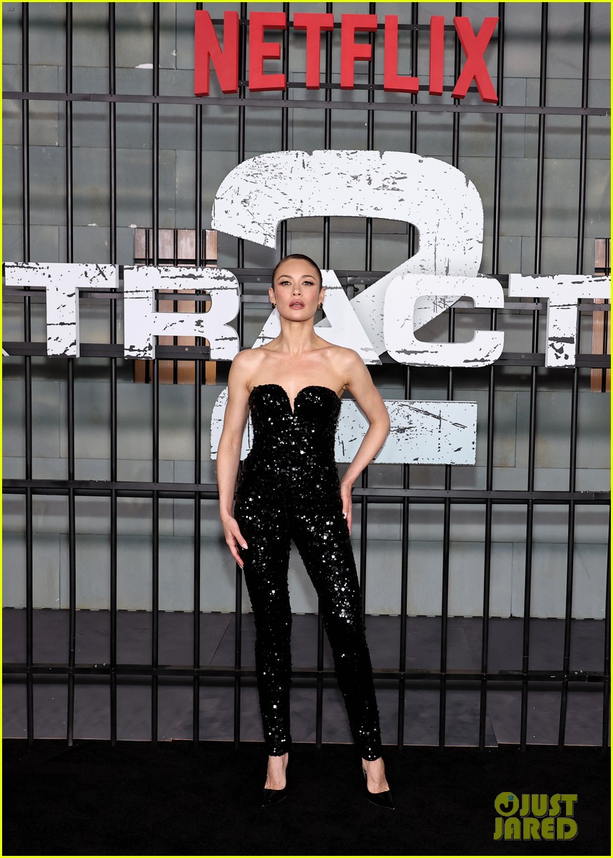 Chris Hemsworth Gets Support From Brothers Liam & Luke at 'Extraction 2 ...