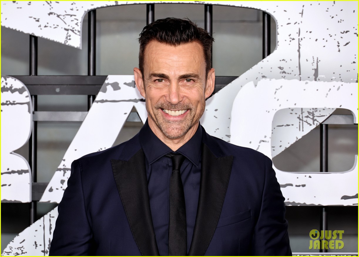 Chris Hemsworth Gets Support From Brothers Liam & Luke at 'Extraction 2 ...