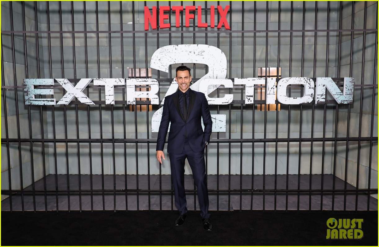 Chris Hemsworth Gets Support From Brothers Liam & Luke at 'Extraction 2 ...