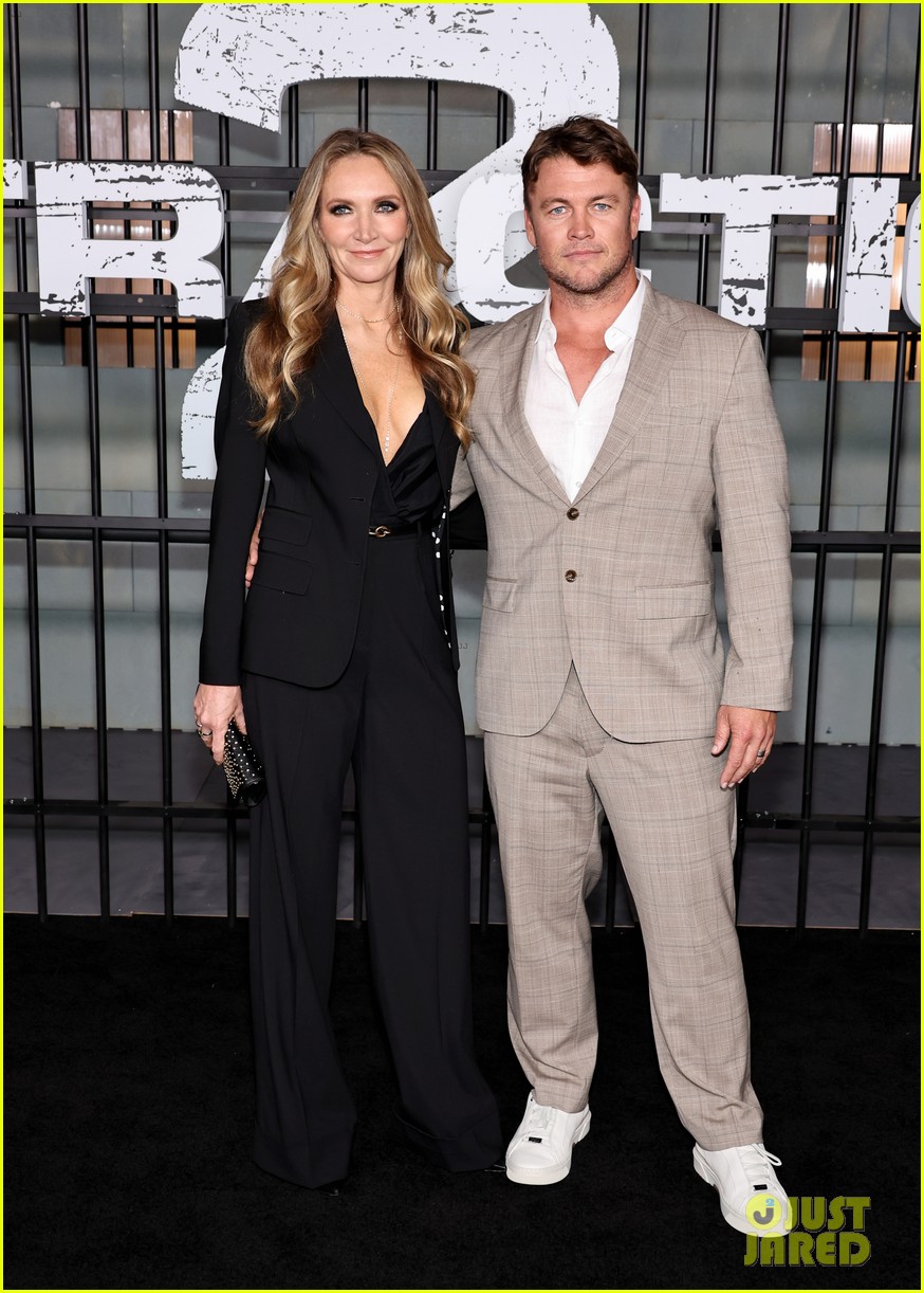 Chris Hemsworth Gets Support From Brothers Liam & Luke at 'Extraction 2 ...