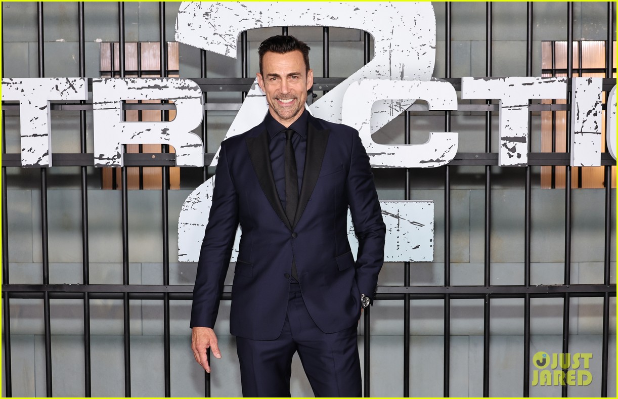 Chris Hemsworth Gets Support From Brothers Liam & Luke at 'Extraction 2 ...