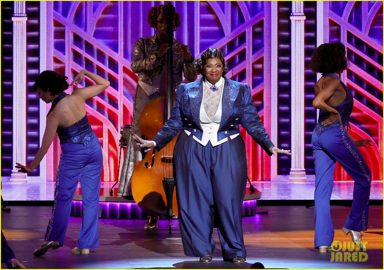 The 'Some Like It Hot' Cast Lights Up Tony Awards 2023 With Performance ...