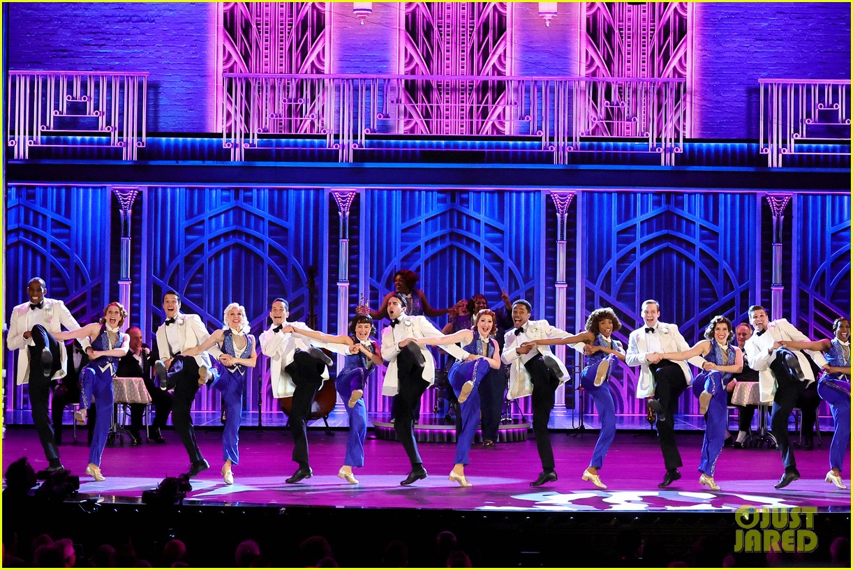 The 'Some Like It Hot' Cast Lights Up Tony Awards 2023 With Performance ...