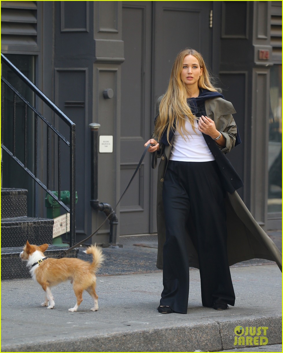 Jennifer Lawrence Films New Commercial in NYC with a Few Cute Dogs ...