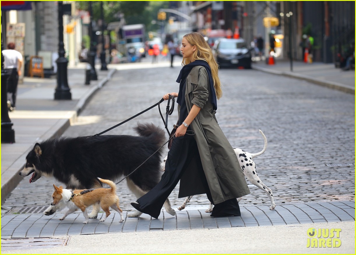 Jennifer Lawrence Films New Commercial in NYC with a Few Cute Dogs ...