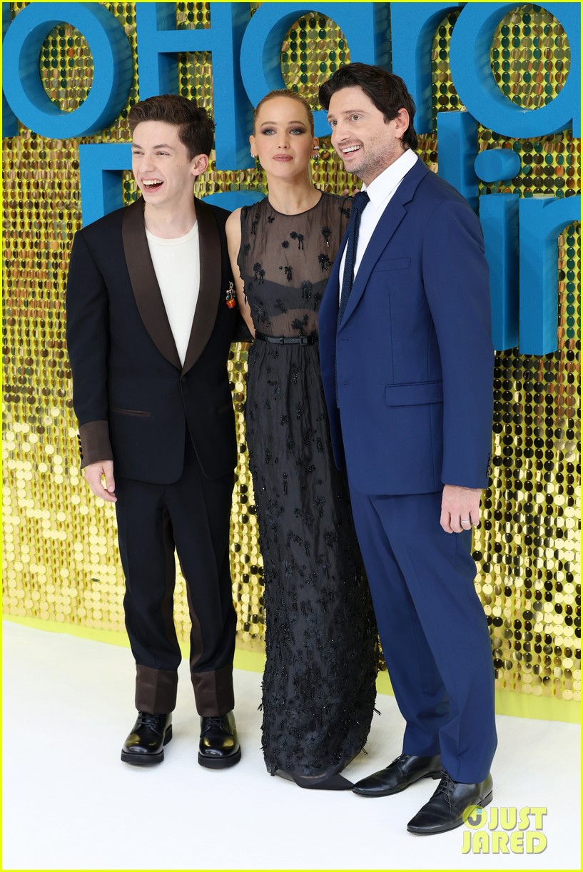 Jennifer Lawrence Stuns In Classy & Sheer Black Gown For 'No Hard ...