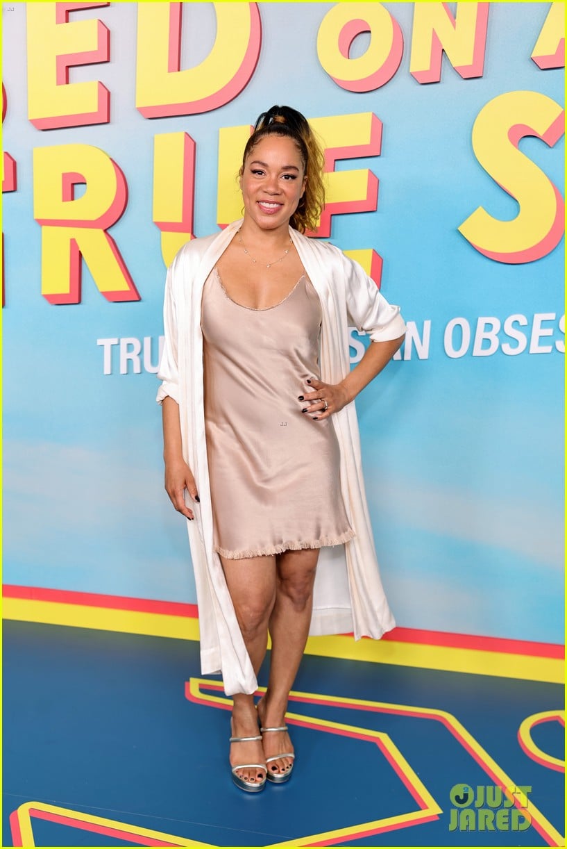 Kaley Cuoco Hits The Premiere of 'Based On A True Story' With Chris Messina, Tom Bateman & More ...