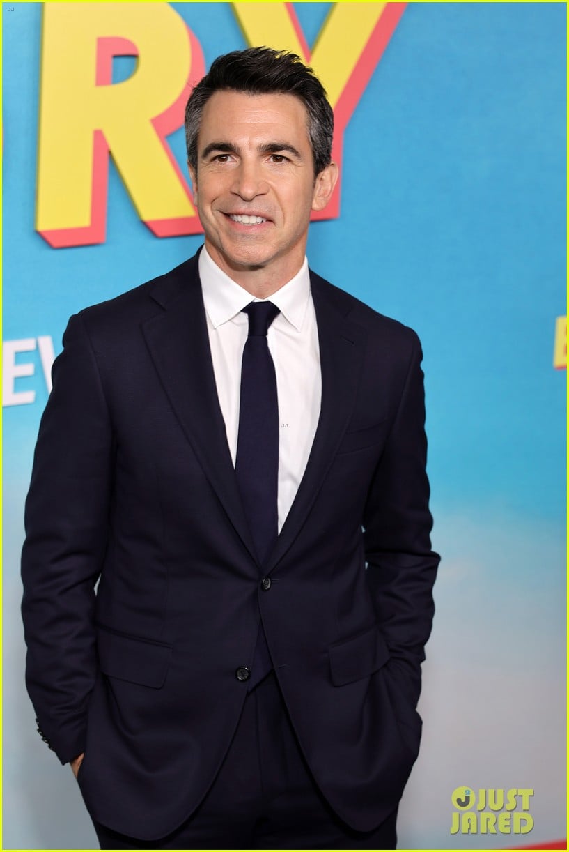 Kaley Cuoco Hits The Premiere of 'Based On A True Story' With Chris ...