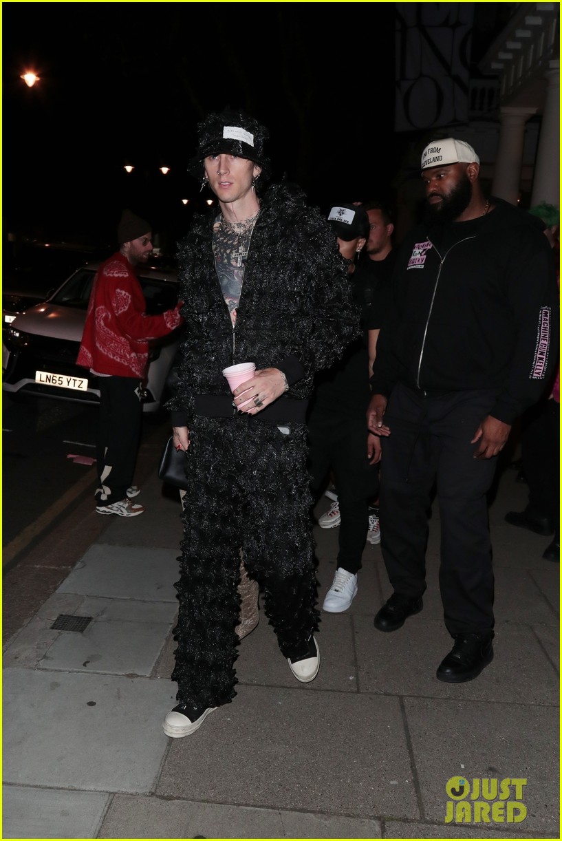 Megan Fox & Machine Gun Kelly Hold Hands on Dinner Date in London ...