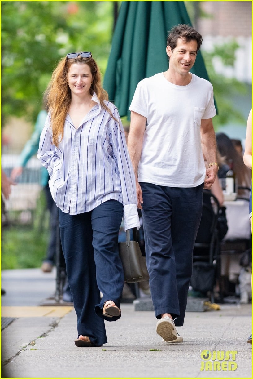 Mark Ronson & Wife Grace Gummer Meet Up with a Friend for Dinner in NYC ...
