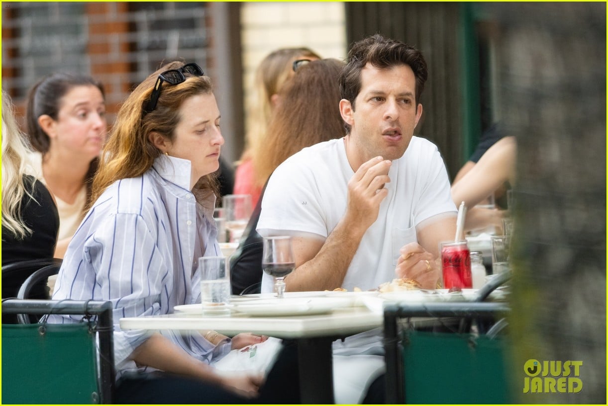 Mark Ronson & Wife Grace Gummer Meet Up with a Friend for Dinner in NYC ...