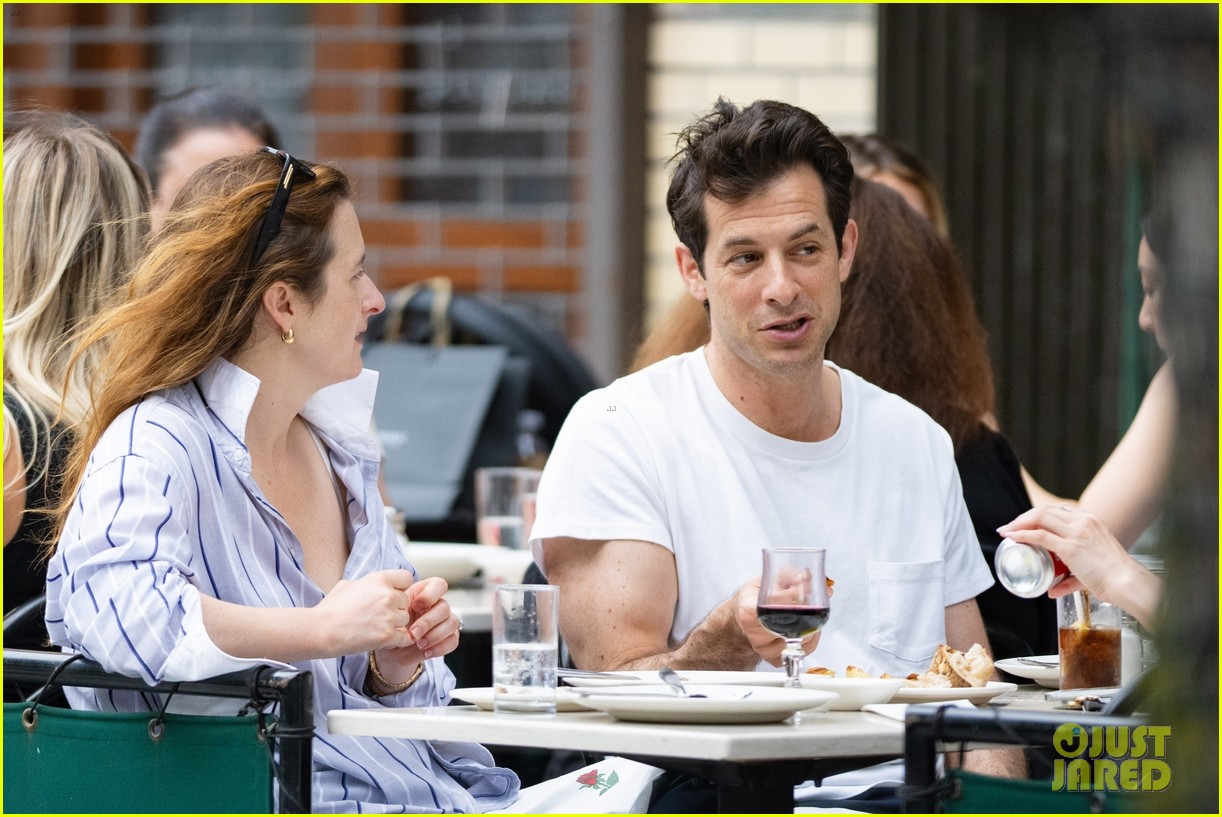 Mark Ronson & Wife Grace Gummer Meet Up with a Friend for Dinner in NYC ...