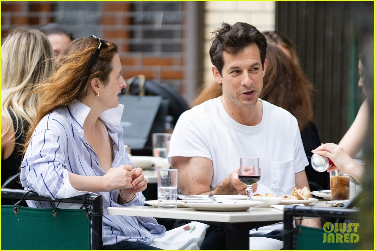 Mark Ronson & Wife Grace Gummer Meet Up with a Friend for Dinner in NYC ...