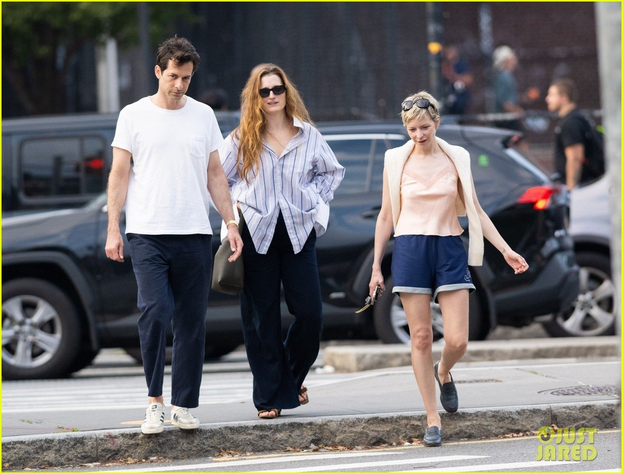 Mark Ronson & Wife Grace Gummer Meet Up with a Friend for Dinner in NYC ...