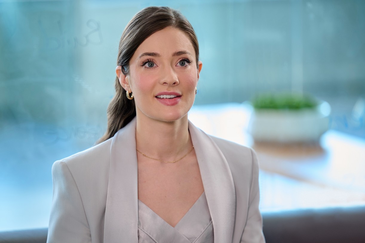 Eva Bourne & Rushi Kota Talk Bringing First South Asian Romance To ...