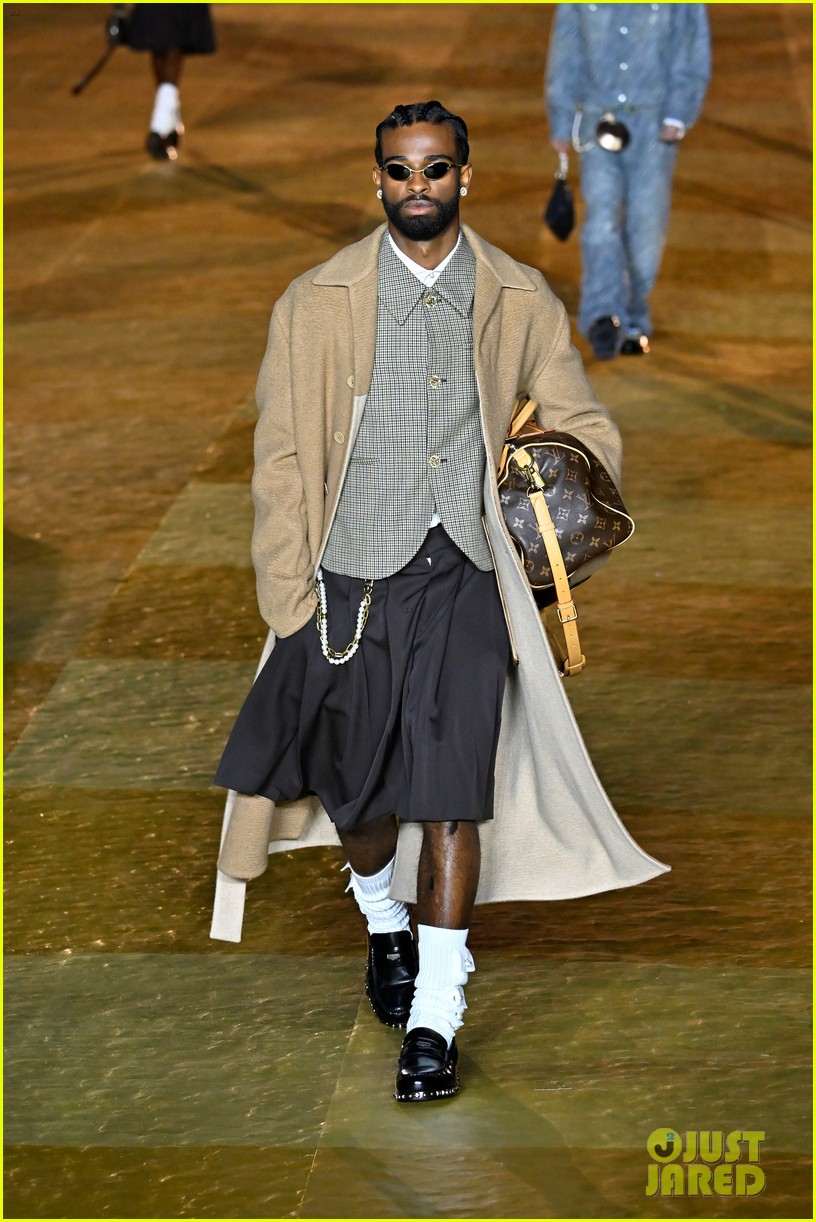 Photo: pharrell williams louis vuitton show 018 | Photo 4947531 | Just ...