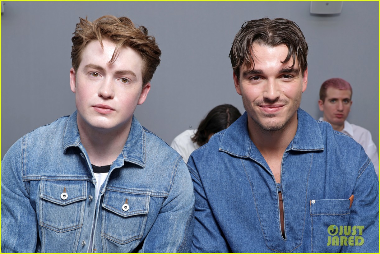 Edgar Ramirez Shows Off His Muscles at Loewe Fashion Show Alongside ...