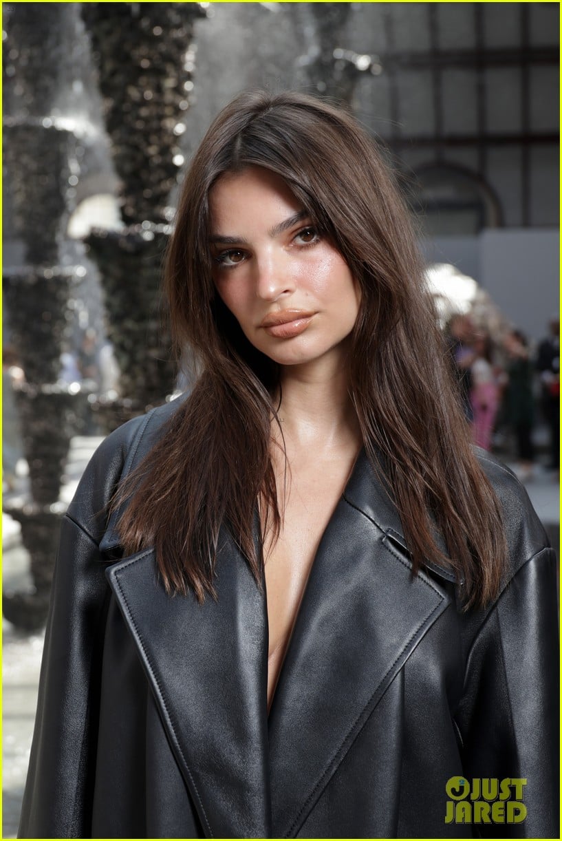 Edgar Ramirez Shows Off His Muscles at Loewe Fashion Show Alongside ...