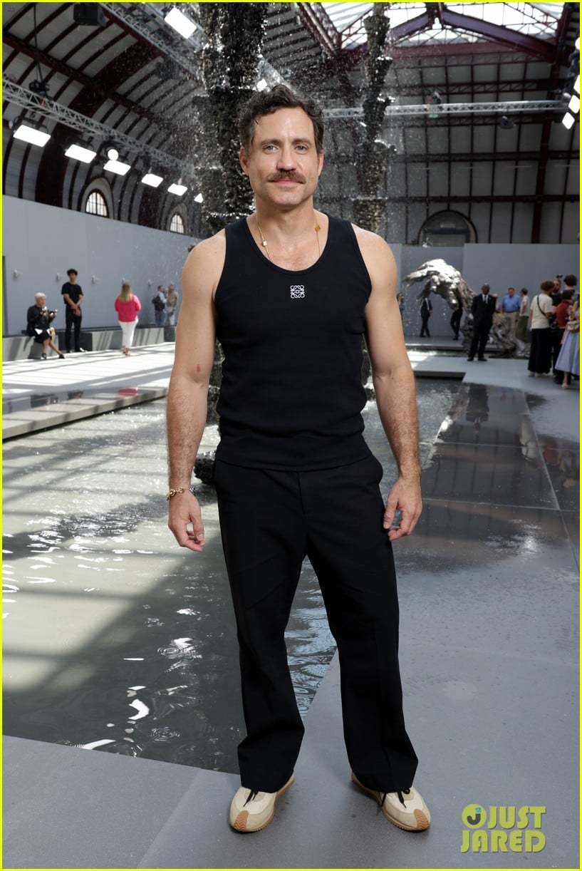 Edgar Ramirez Shows Off His Muscles at Loewe Fashion Show Alongside ...