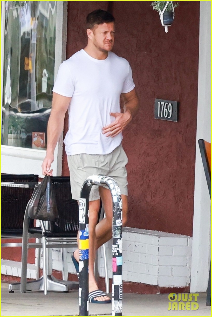 Dan Reynolds Looks Buff in New Photos from Casual Solo Outing: Photo ...